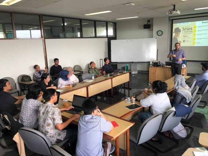 Sehari bersama Ari Gordon: Mengenal Yahudi dan Yudaisme – CRCS UGM